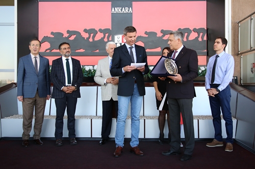 Viorel Gutu ayrıca günün anlamına binaen sağlıklı beslenmeyi öğütleyen ...